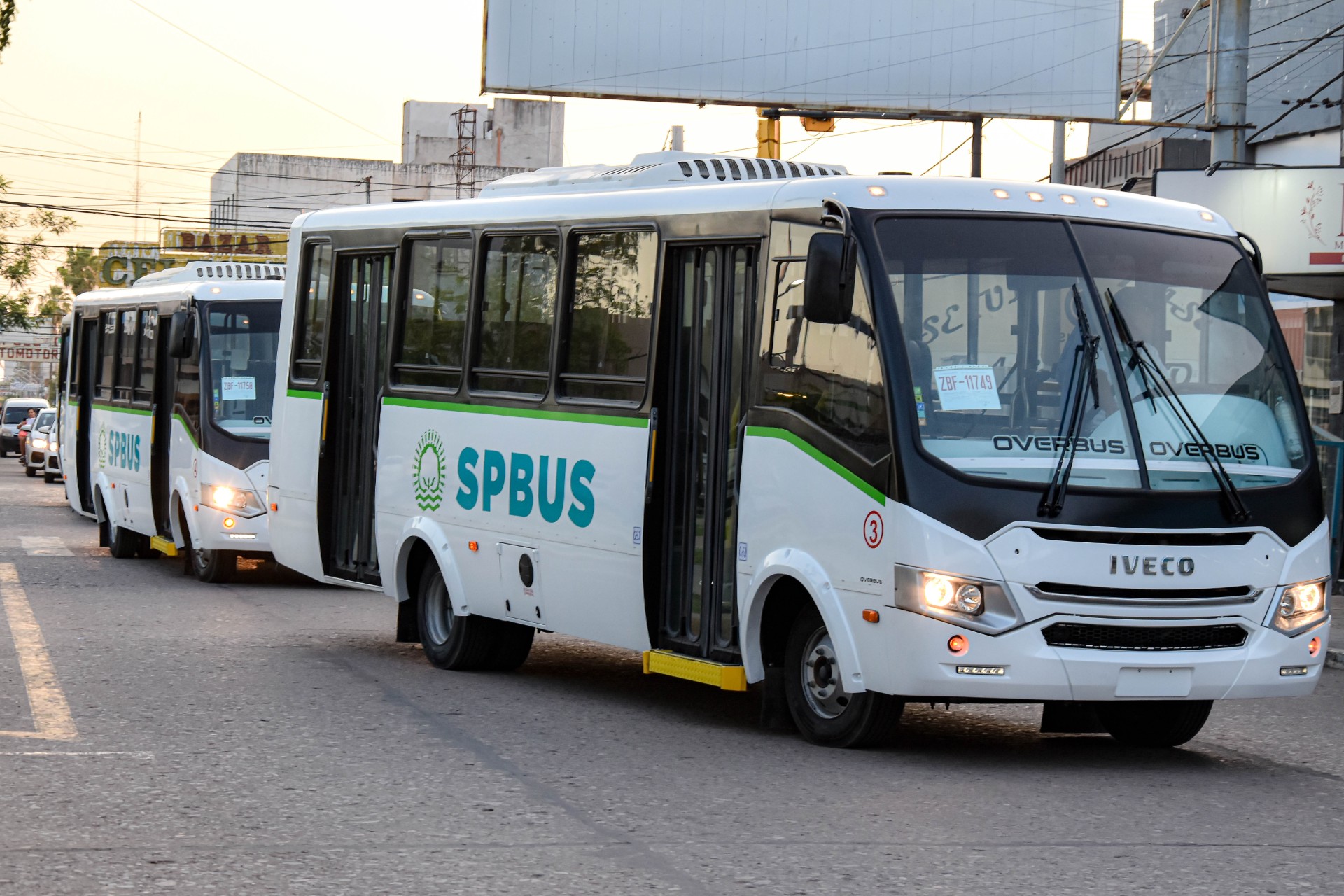 El intendente Bruno Cipolini presentó los ómnibus adquiridos para el ...
